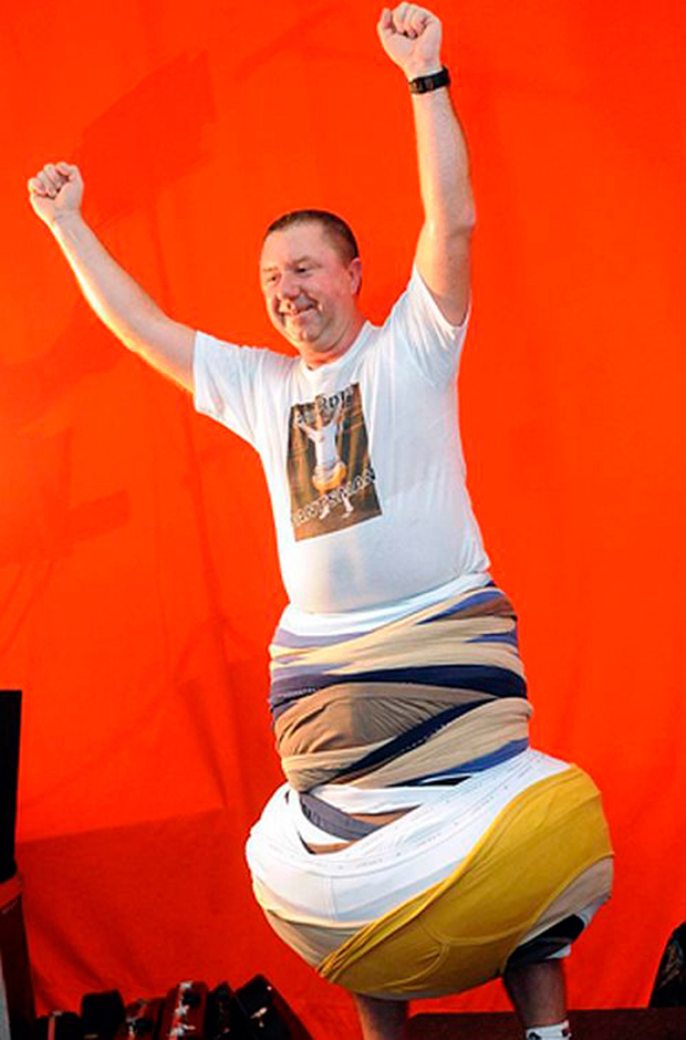 Как рождаются сплетни на работе | Пикабу