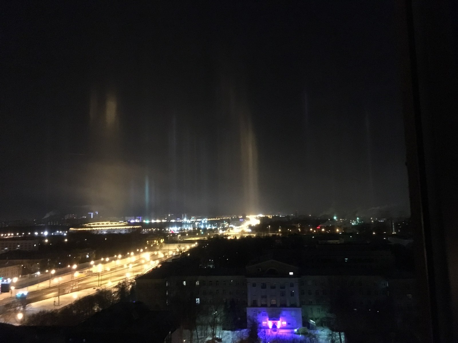 Световые столбы в Москве | Пикабу
